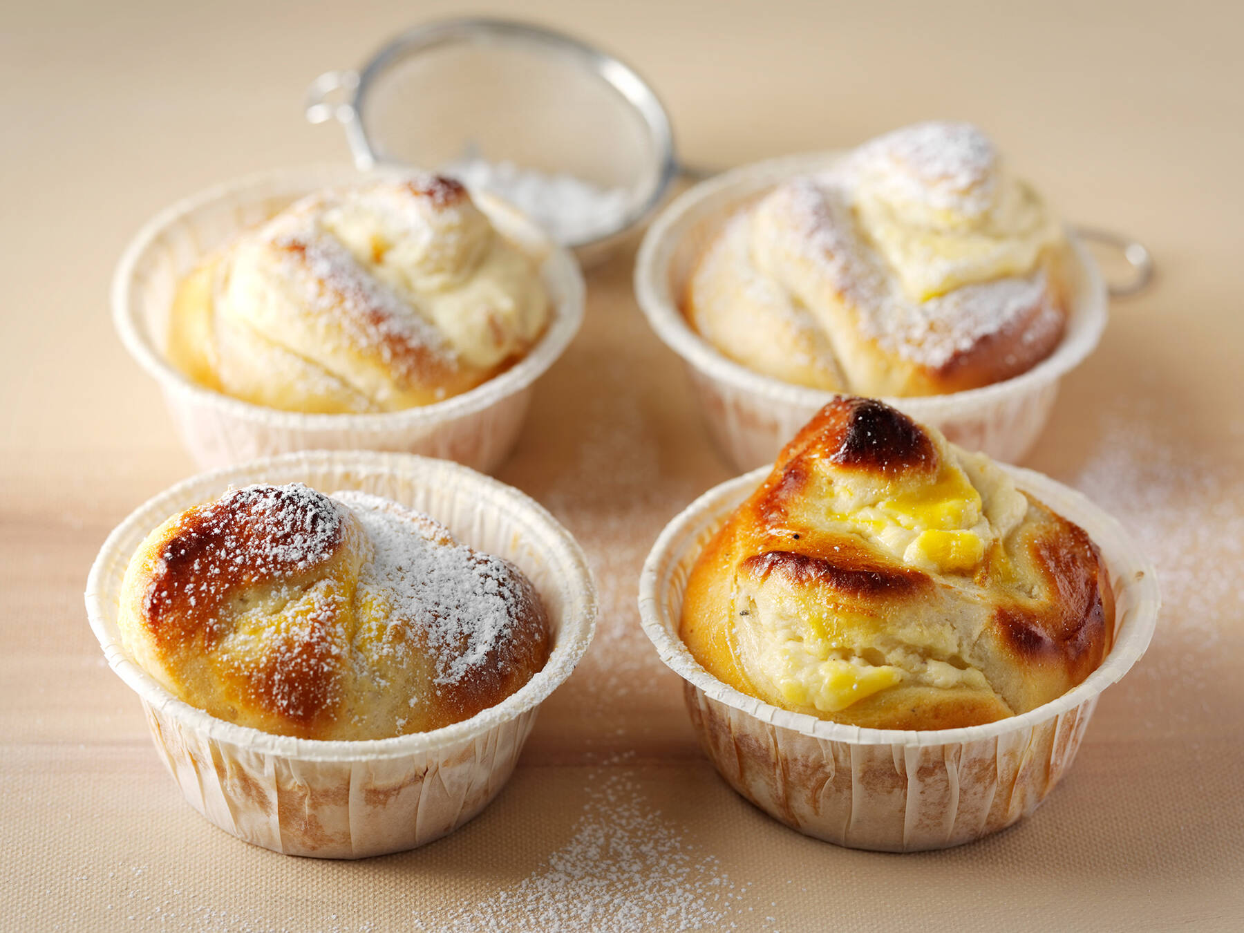 Appelsiini-rahkakierrepullat - Valio