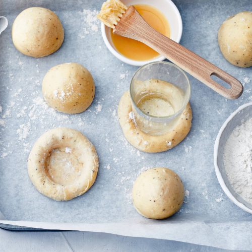 Leivotaan pullaa - Valio