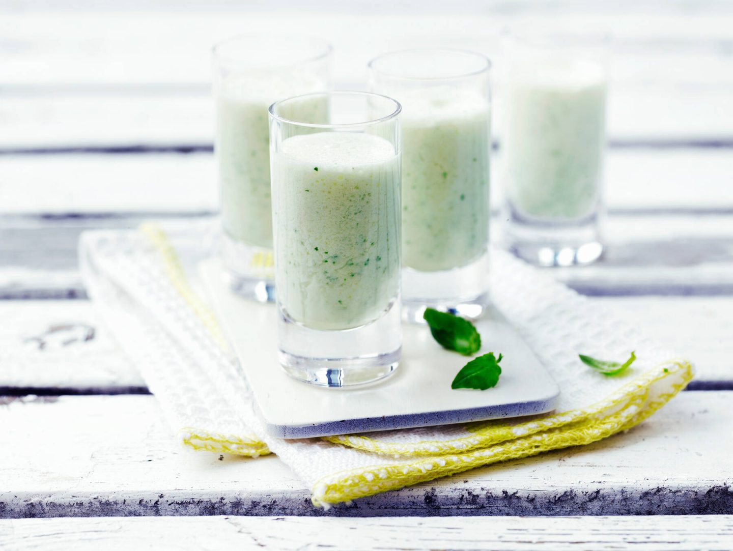 Raikas minttu-kurkkujuoma - Valio