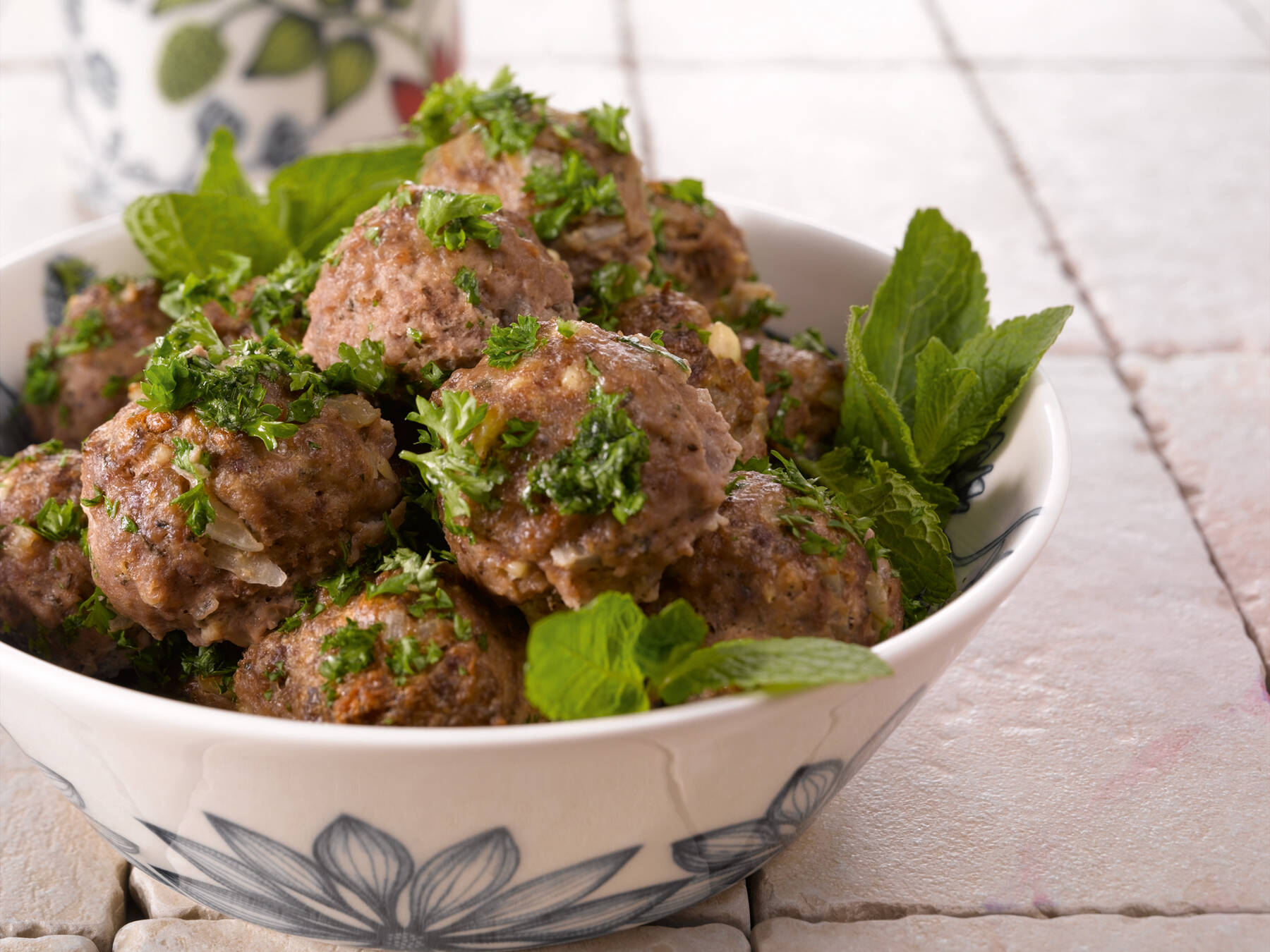 Yrtti-jauhelihapullat - Valio