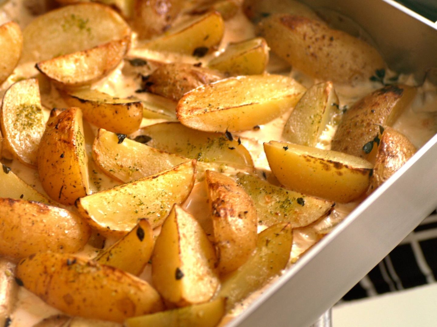 Kermaiset lohkoperunat - Valio