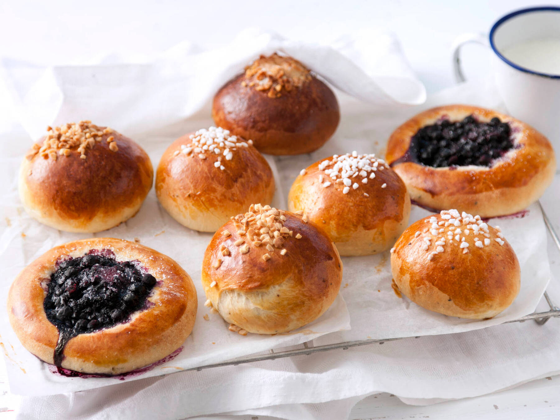 Mustikkapullat & muut perinteiset pullat - Valio