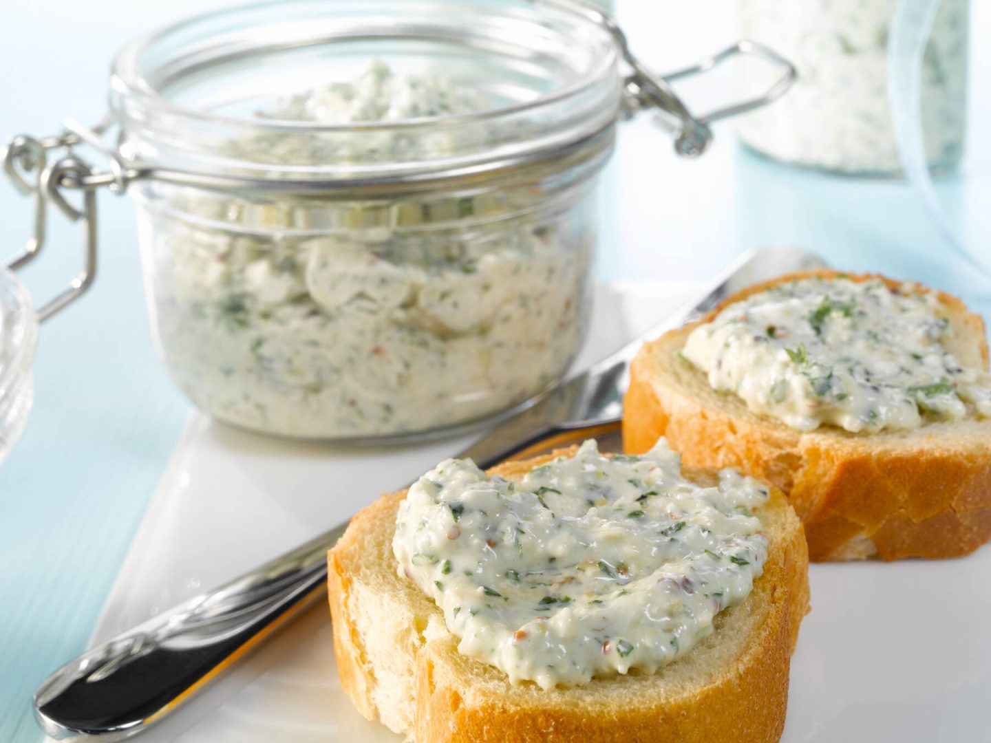 Juusto-basilikapesto - Valio