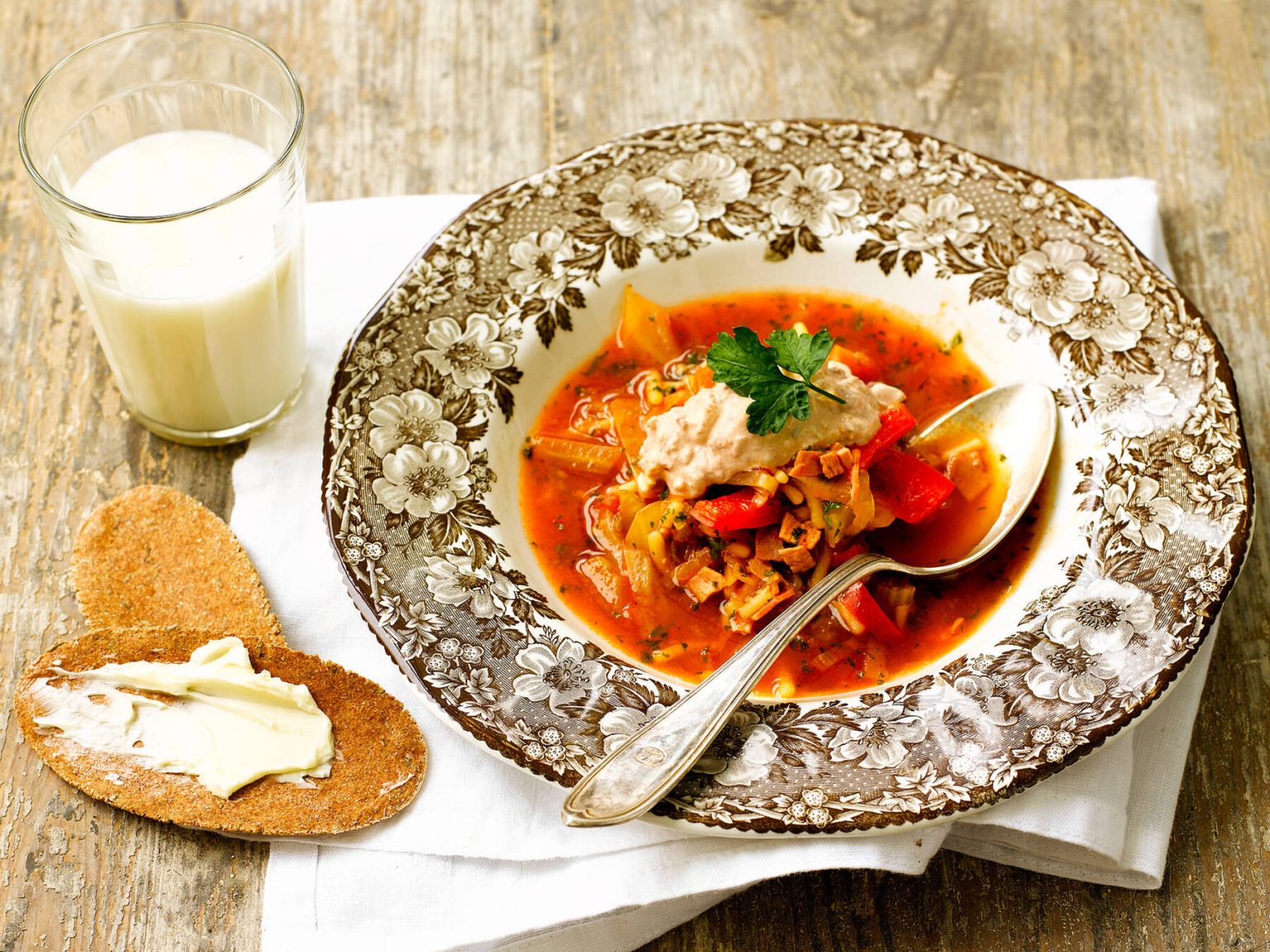Tomaattinen minestronekeitto - Valio