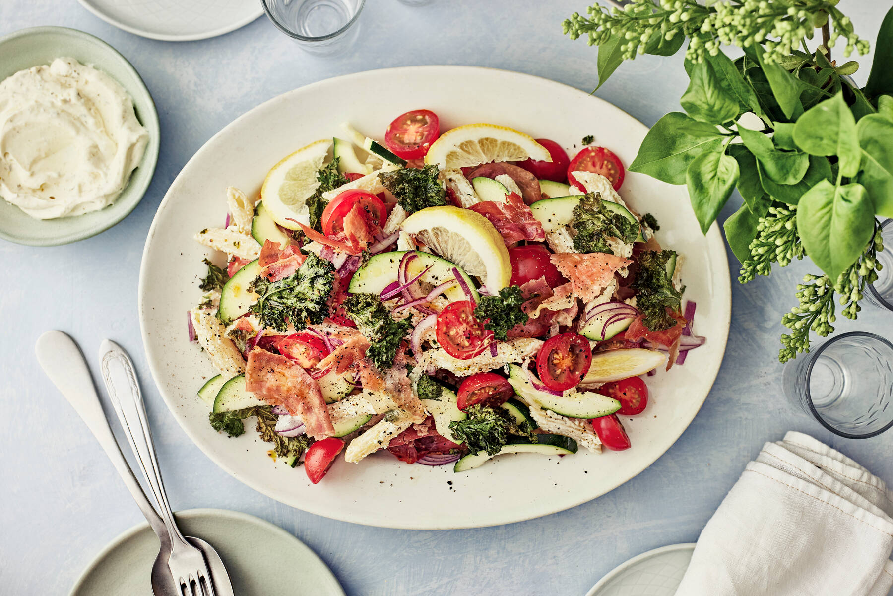 Pasta-parmankinkkusalaatti - Valio