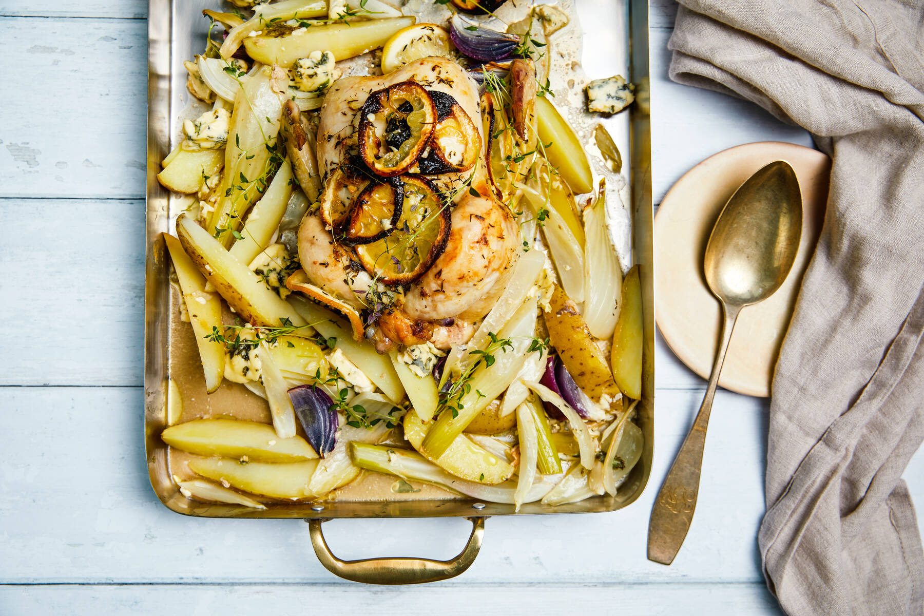 Kokonainen broileri pellillä - Valio