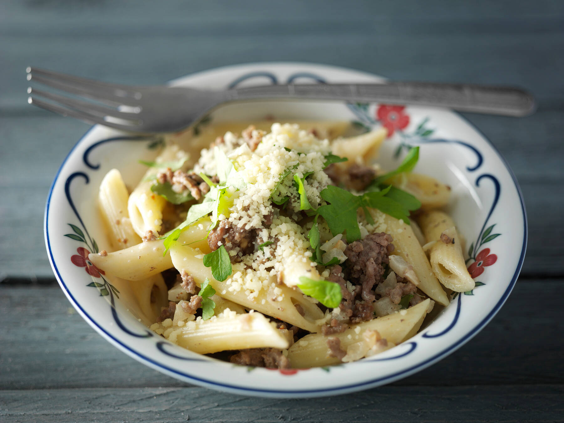 Jauheliha-juustopasta - Valio