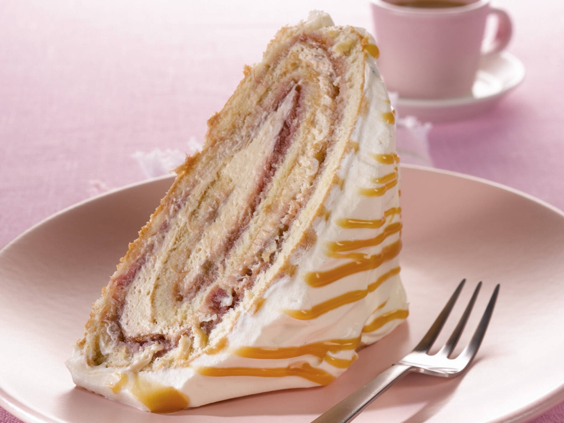 Raparperi-kinuskirulla - Valio Aimo