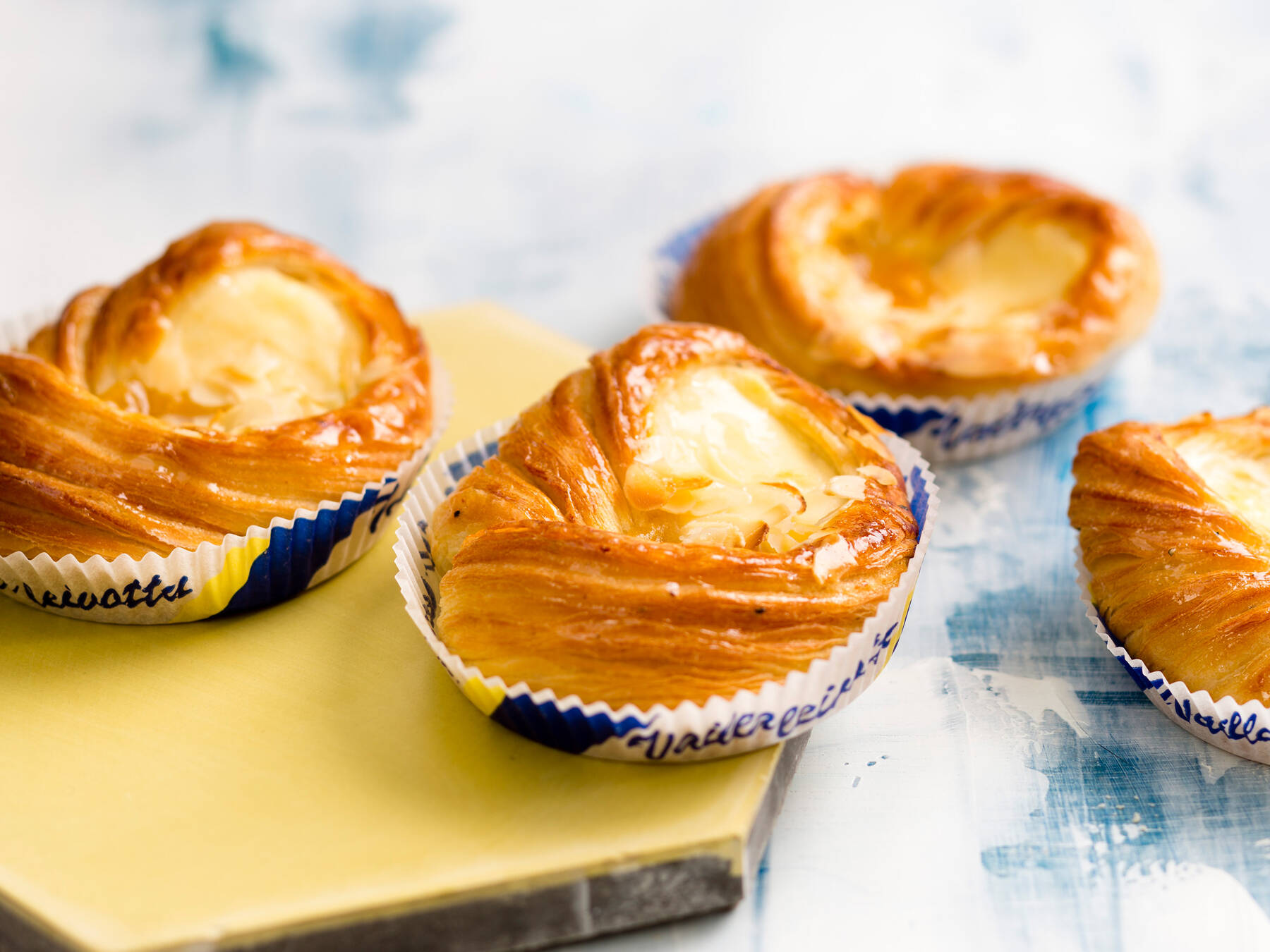 Rahka-mangowiener - Valio Aimo