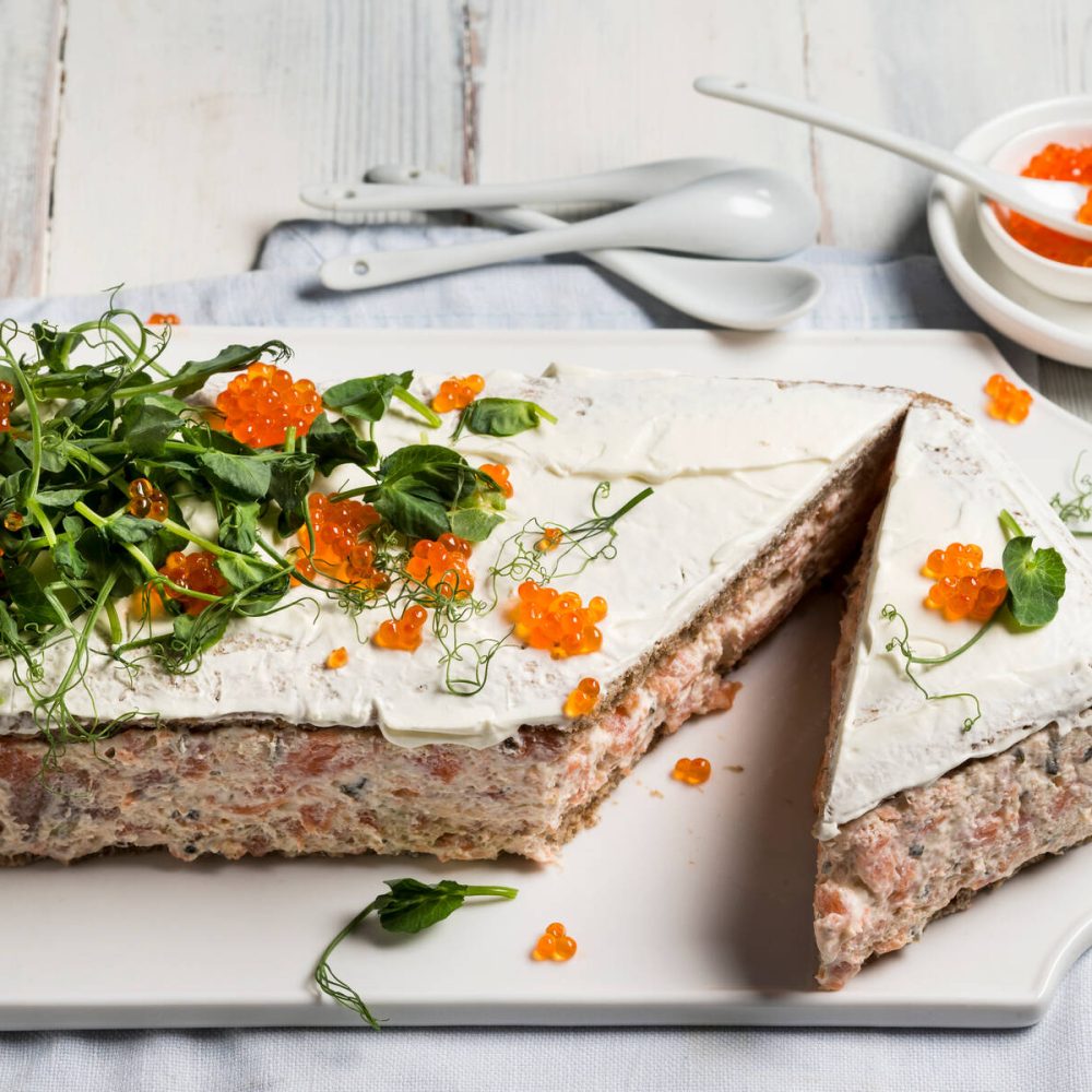 Voileipäkakku, juhlapöydän suolainen herkku - Valio Aimo