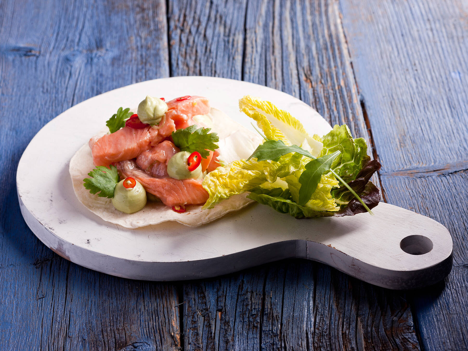 Lohi-ceviche, avokadoa ja salaattia - Valio Aimo